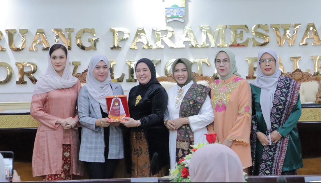Lomba Make Up dan Best Costume Sebagai Peringatan Hari Kartini – Trans ...